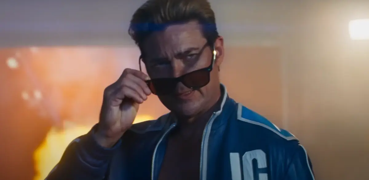 Karl Urban como Johnny Cage de Mortal Kombat protagoniza un falso ...