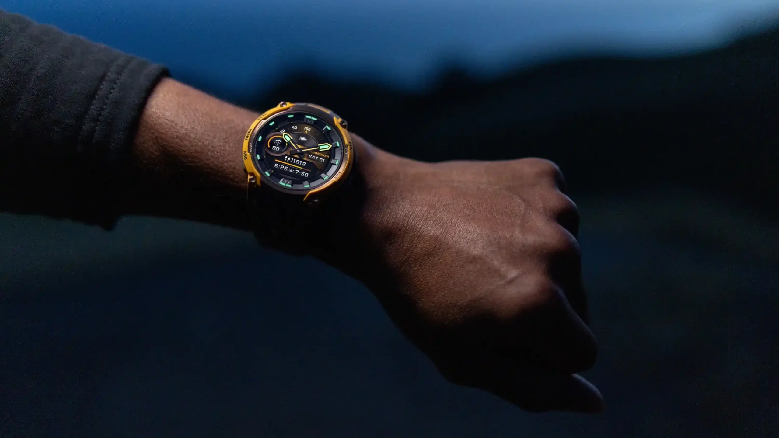 Garmin presentó un nuevo reloj, el Instinct Crossover AMOLED, que es ...